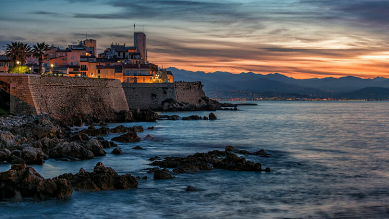 Antibes - stedentrip bezienswaardigheden, stranden en tips
